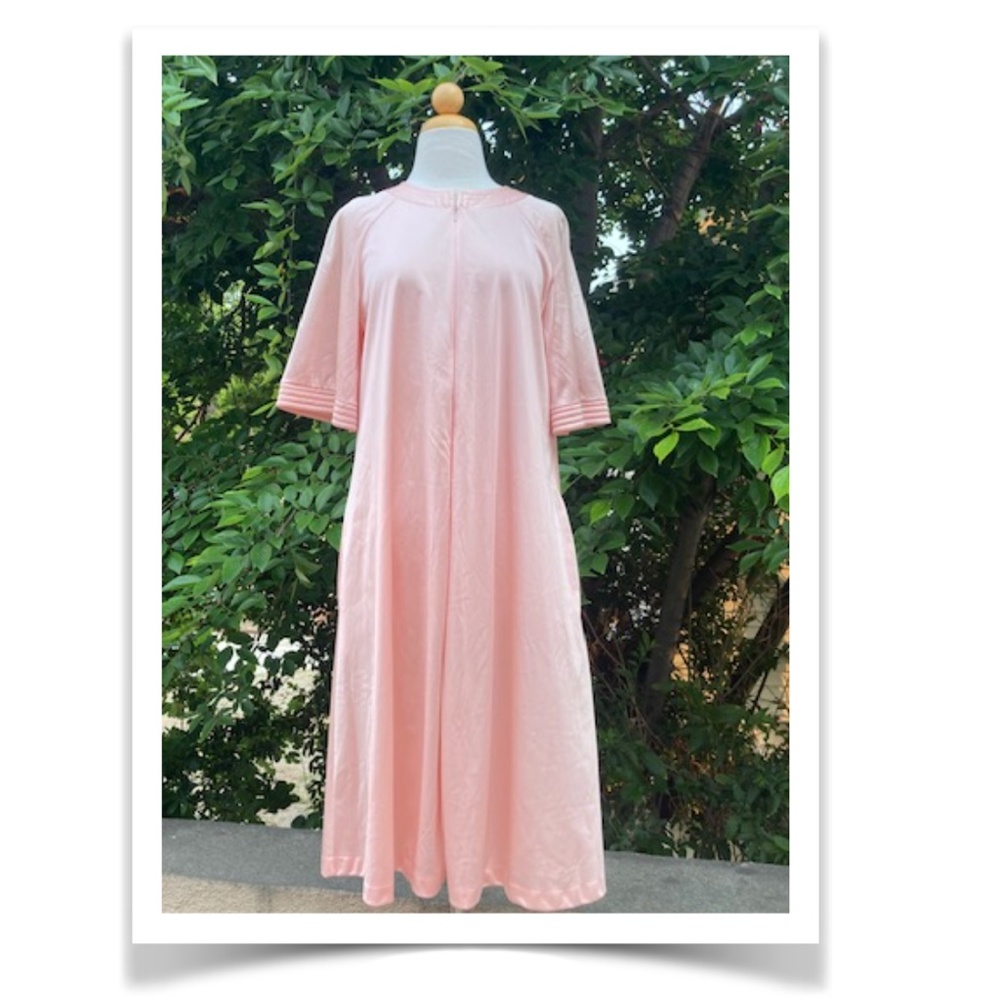 Vintage Vanity Fair Baby Pink Mumu/Robe - Gem
